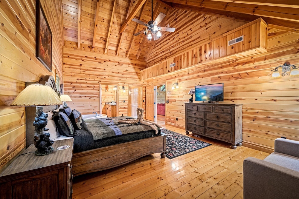Open For Christmas! New Rental Close To Everything!!  Last Min Discounts - Pigeon Forge, TN