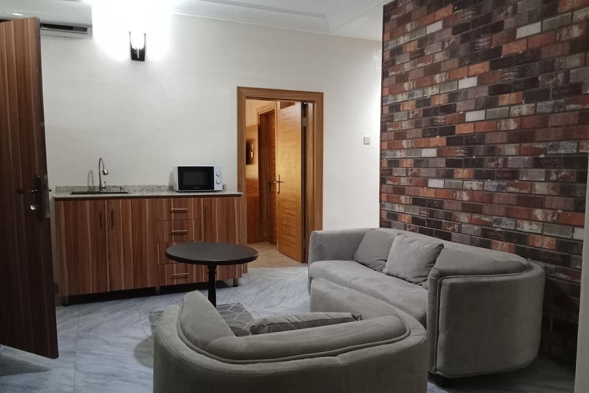 Quarto com design assinado | Área de estar