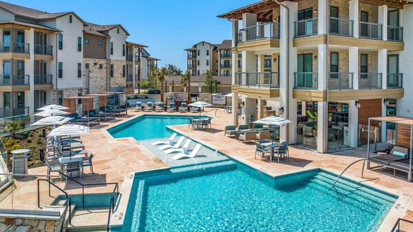 Barsala L Tranquil 1bd: Poolside Luxury, Smart Home Features - Dripping Springs, TX