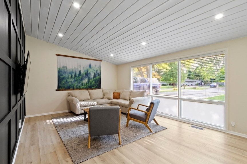 Convenient Location, Great Backyard - Carmel, IN