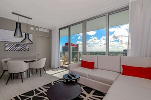 Apartamento superluxo, 3 quartos, sacada, vista para a cidade | Vista para a cidade