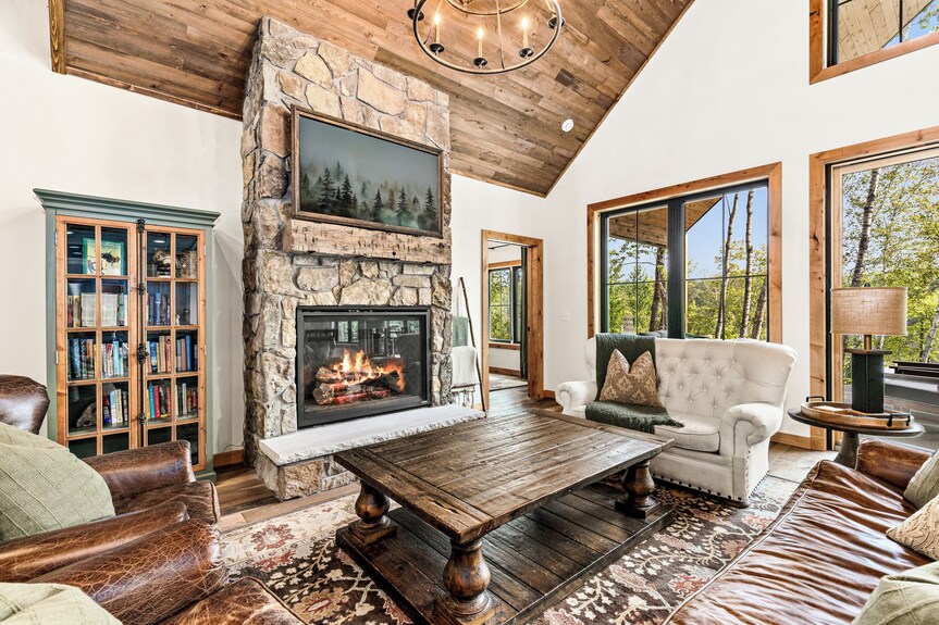 Aurora Lakeside Retreat - Gilbert, MN