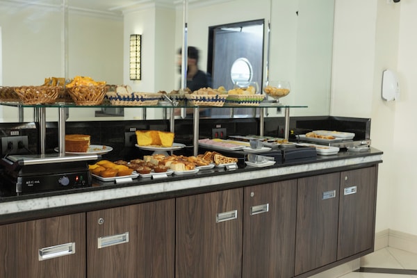 Pequeno-almoço tipo buffet diário incluído