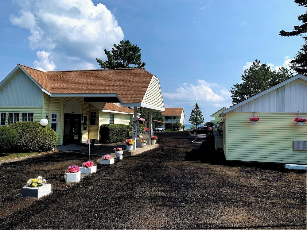 Beachcomber Of Mackinaw - St. Ignace, MI