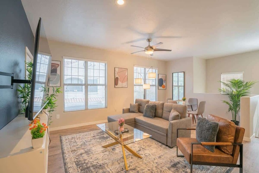 Luxury Oasis W/ Gym+pool+parking+w/d+balcony - Phoenix, AZ