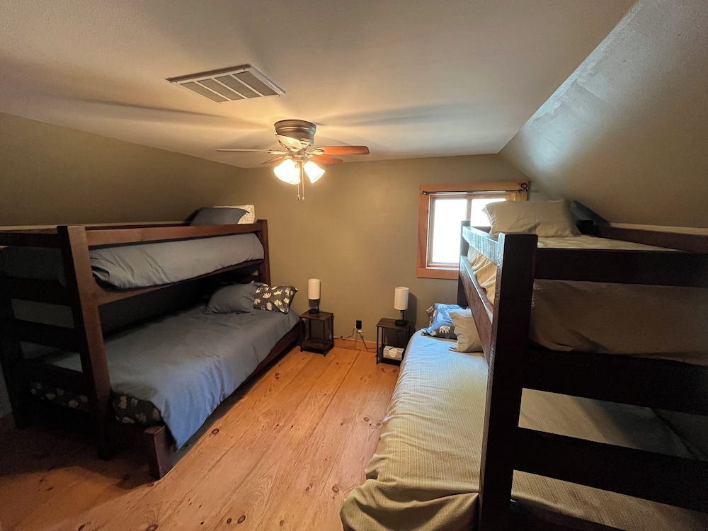 Charming 5-bedroom cabin just outside Hayward near OO, Tiger Cat,and ...
