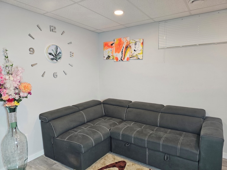 Charming 2-bedroom Retreat In Tranquil Bonavista Area - Winnipeg