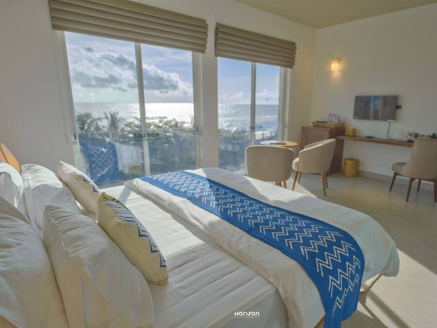 Cofre no quarto, secretária