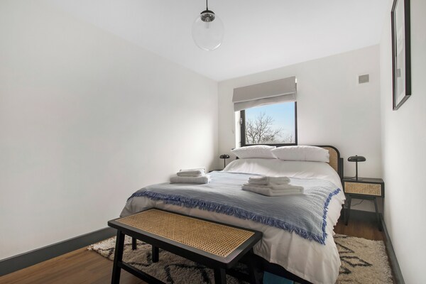 Central 1 Bd In The Heart Of Cheltenham - Cheltenham