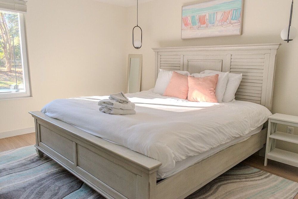 King Bed Retreat | Cozy Getaway - Raleigh | Vrbo