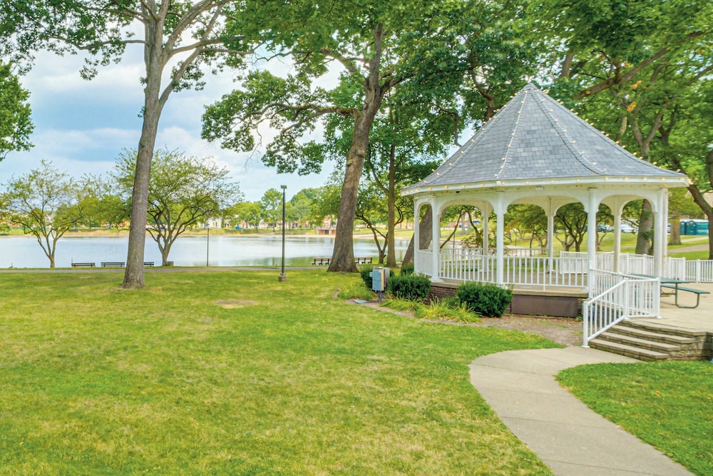 Walkable Barberton Apartment: 9 Mi To Akron! - Cuyahoga Valley National Park