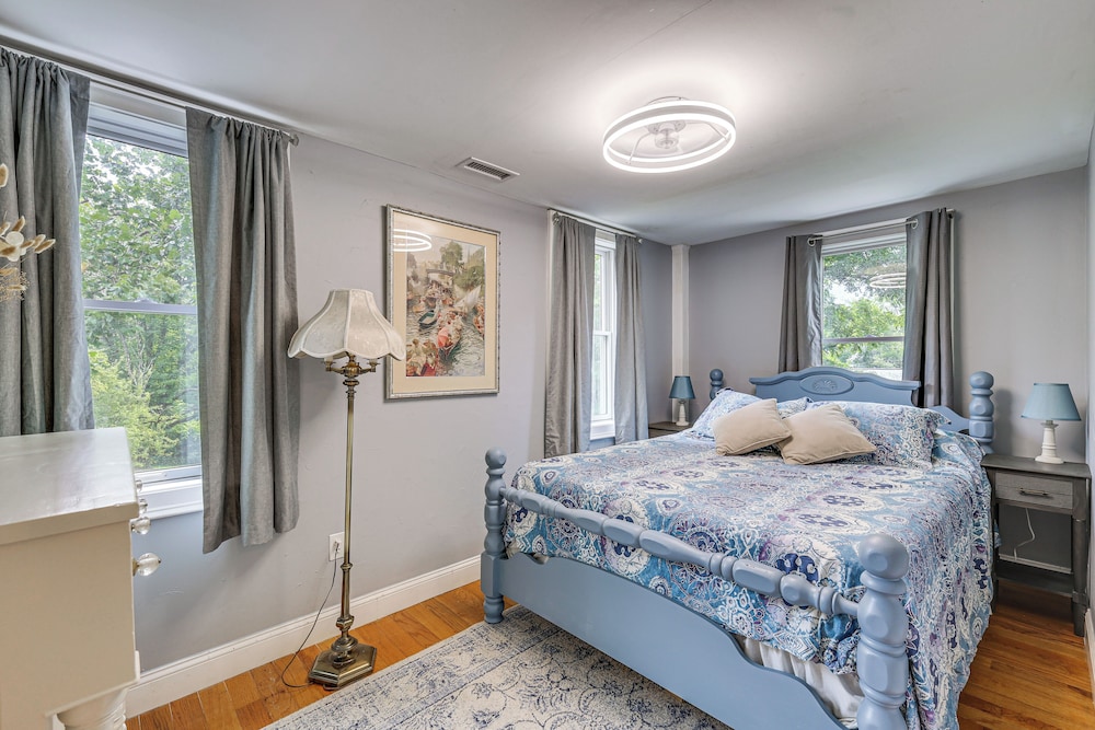 Quintessential New England Home W/ Patio & Grill! - Thompson, CT