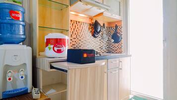 Apartamento luxo | Cozinha privada | Geladeira, cooktop, panela elétrica de arroz