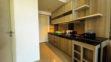 Apartamento | Cozinha privada | Minifrigorífico, uma placa de cozinha, uma panela elétrica de arroz