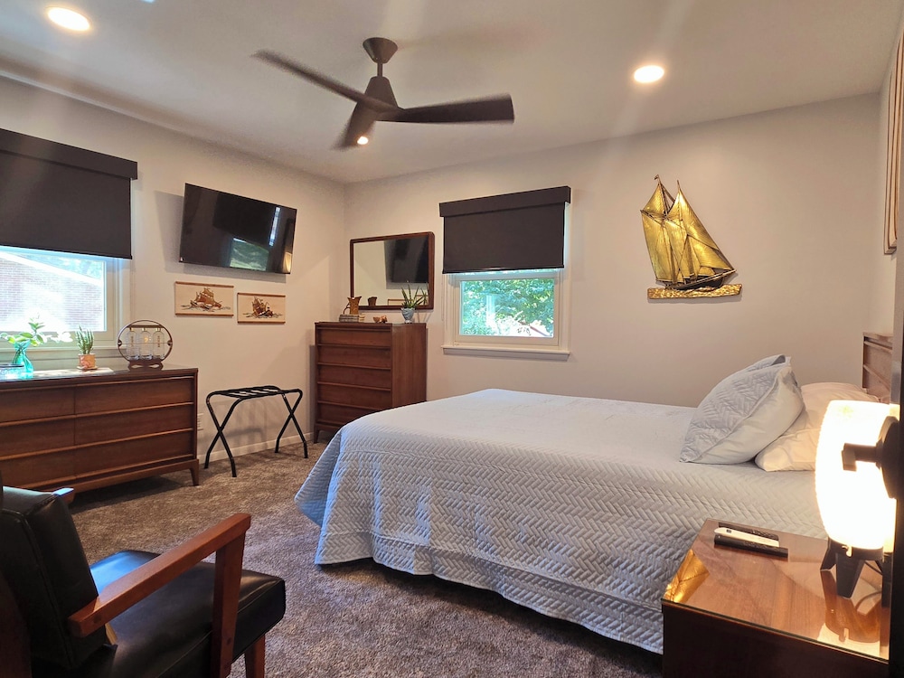 The Bradley House - Beautiful & Spacious Home - Near Campus & Stadium ...