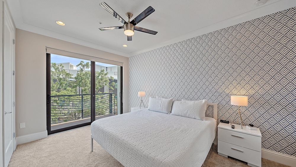 Walk To Downtown, Rooftop Jacuzzi, Contemporary Decor - Sarasota, FL