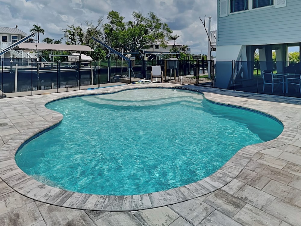 275 Blue Bay By Distinctive Beach Rentals - Fort Myers Beach, FL