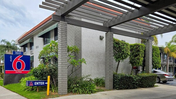 Studio 6 Suites Santa Ana, Ca - Santa Ana, CA