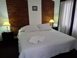 Quarto Triplo Comfort | Cofre no quarto, Wi-fi grátis 