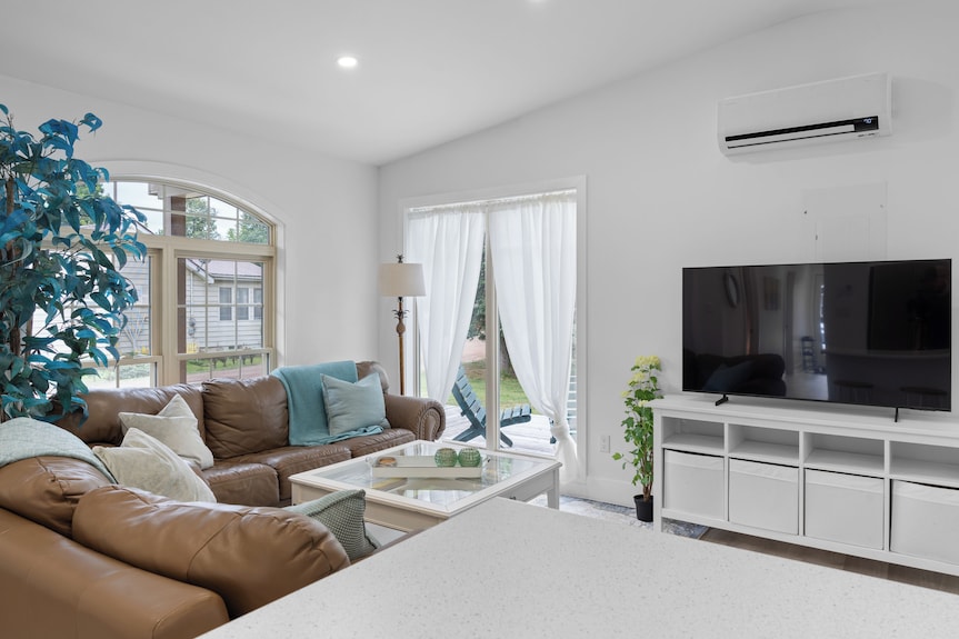 Luxury 3 Bdm Cottage 2 Min Walk From Parlee Beach - Shediac