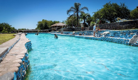 Piscina externa sazonal. COMPLEJOLAGUNAAZUL