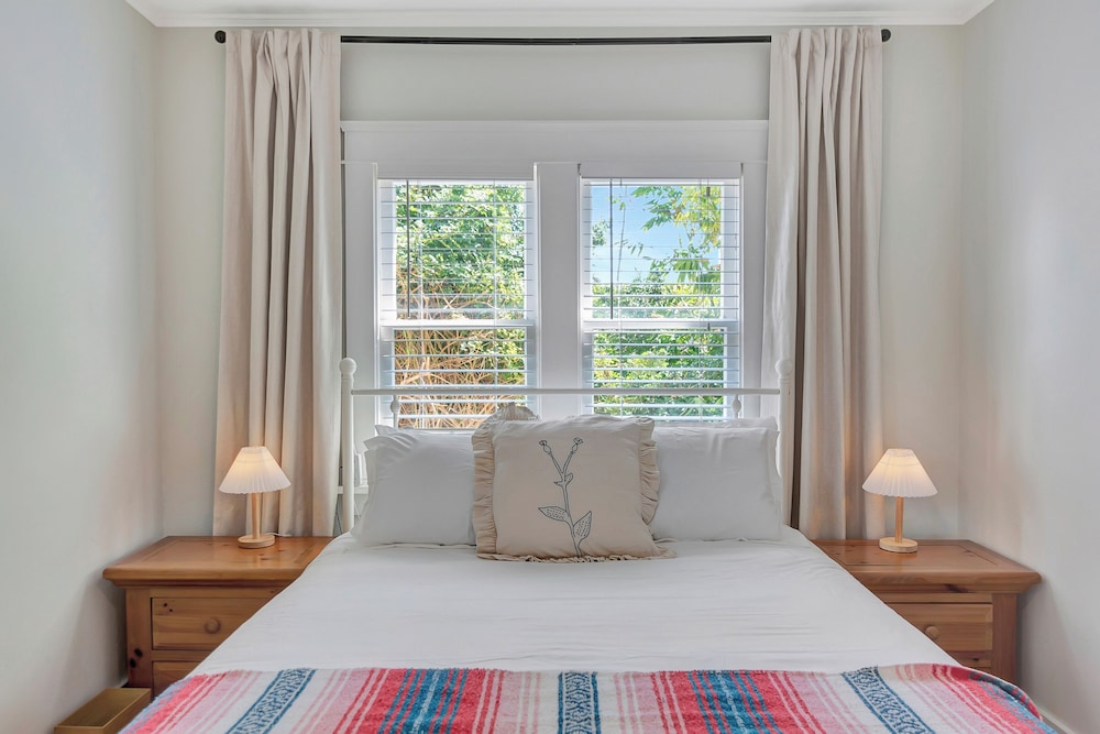 Cute & Cozy Beach Retreat with Ocean Air, Balcony and Dedicated WFH set ...