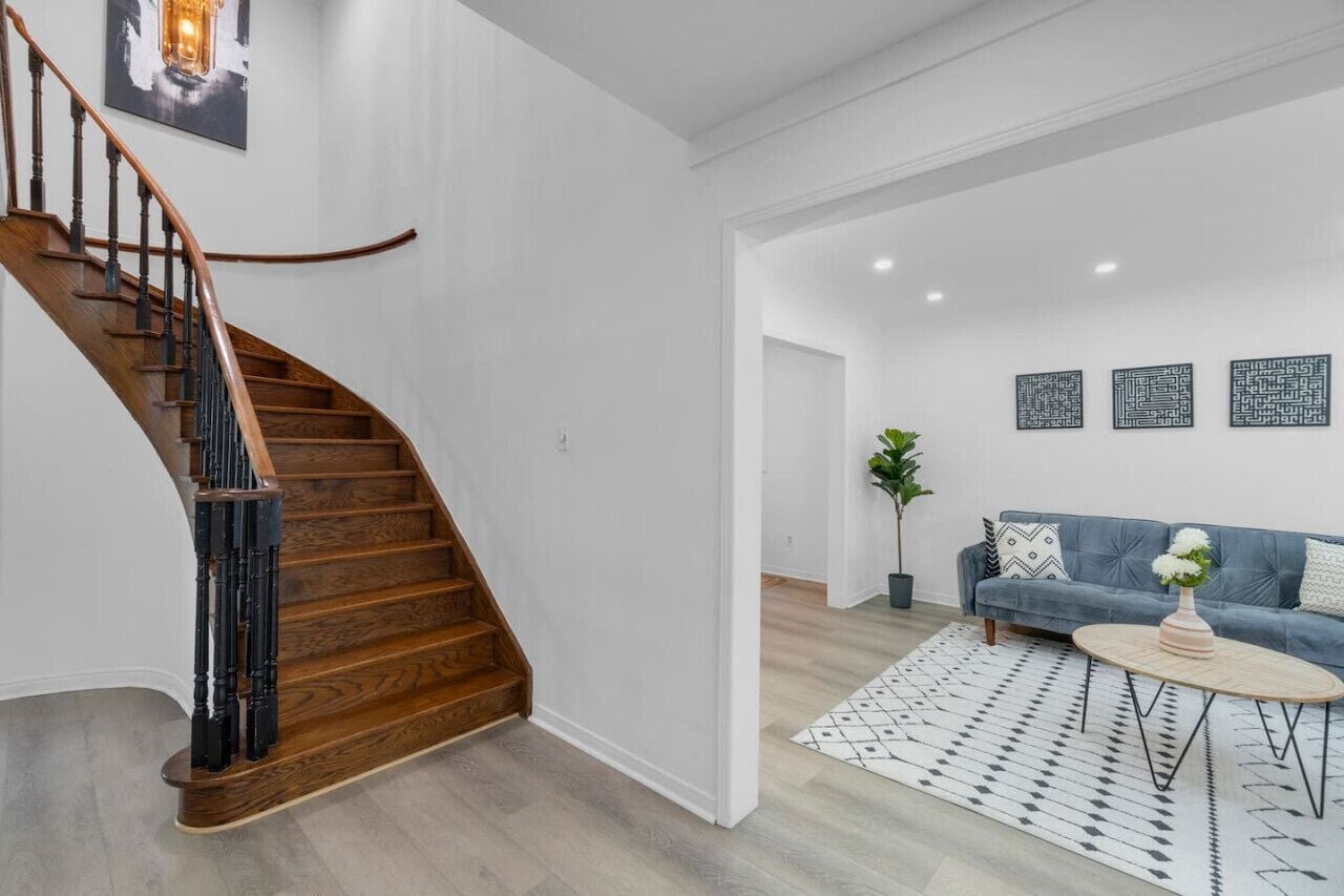 Quaint 3br - 5 Min To Utm/erindale Park + Parking - Mississauga