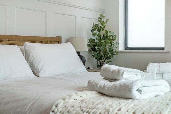 Central 1bd Free Underground Parking - Cheltenham