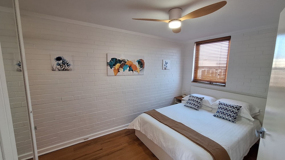 White Lotus - Freshly Renovated Central Fremantle Apartment With Panoramic Views - Fremantle