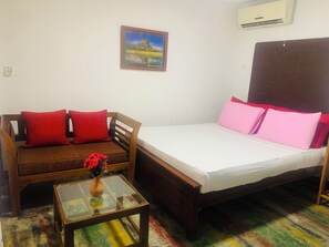 Quarto Clássico com Cama de Casal, 1 cama de casal, vista para o lago | Roupa de cama fornecida