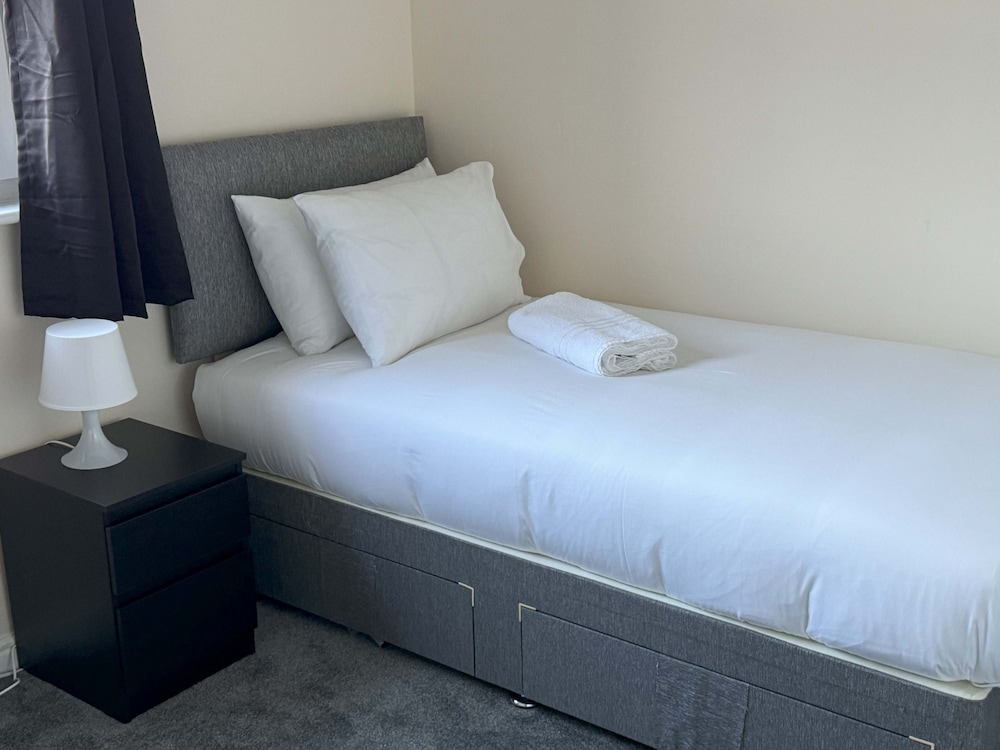 2 Bedroom Apartment, Sleeps 4 In Dunfermline - Dunfermline