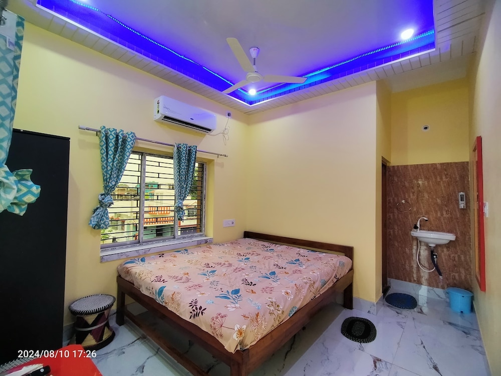 Feels Like Your Own House. Relaxes In The Private Verandah With Birds Singing - Santiniketan