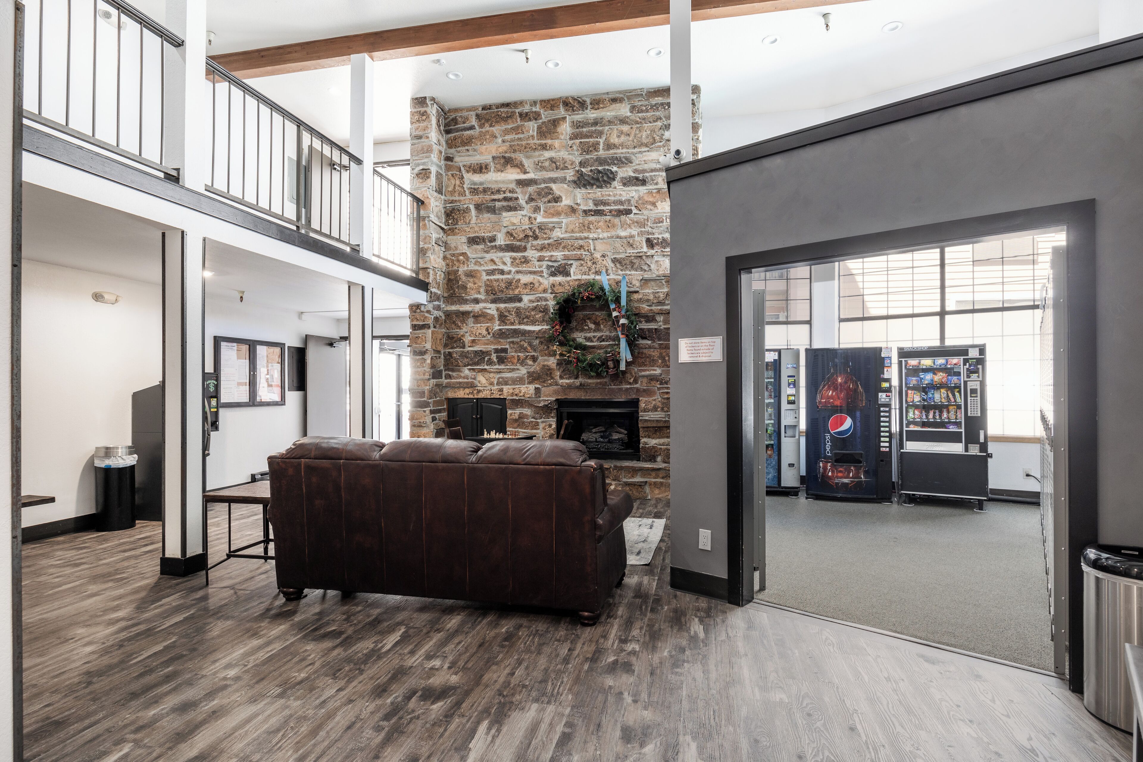 Newly Renovated: Sleeps 4, 5 Min Drive To Ski & Bike Access, Shared Pool! - Park City, UT