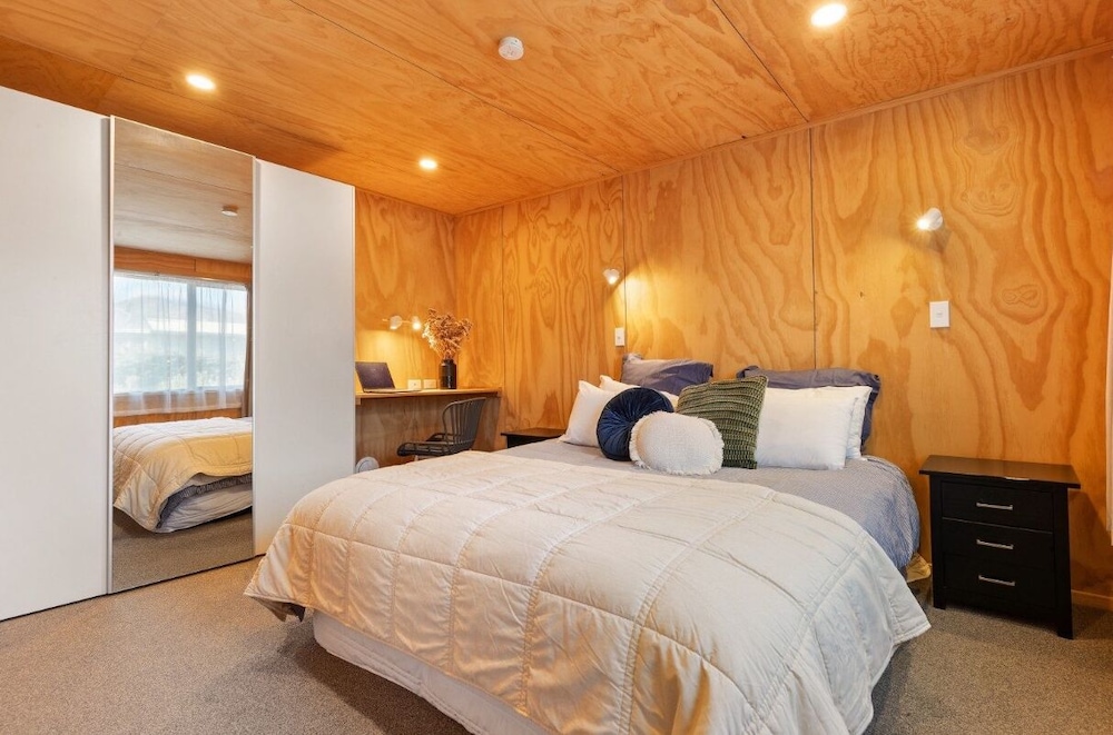 Large, Spacious Home Great For Large Numbers - Cromwell, New Zealand
