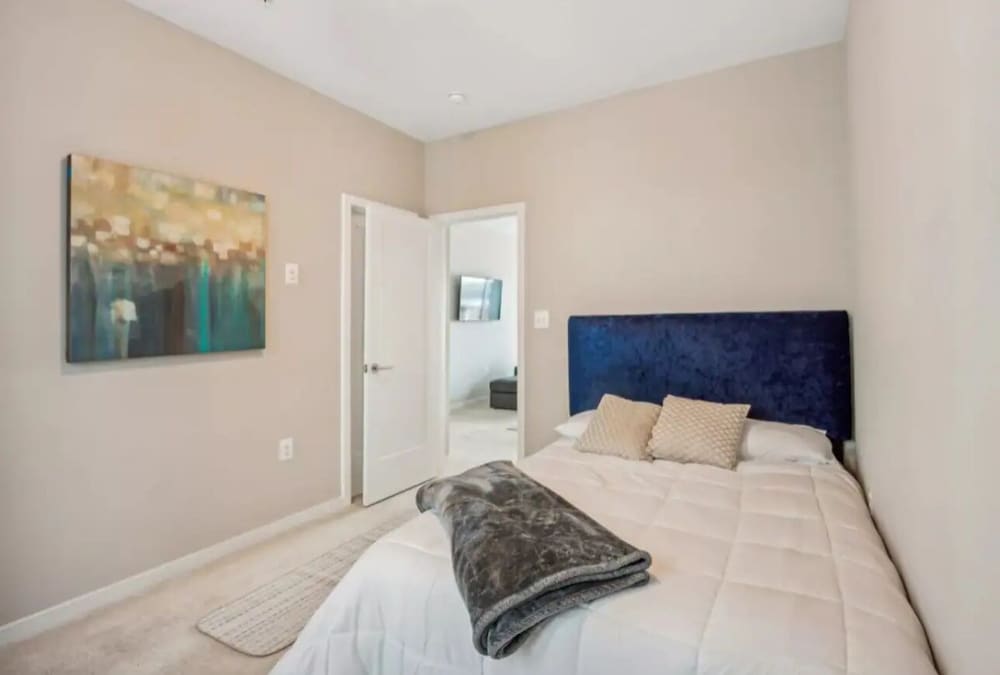 Luxurious 4br Th W. Free Parking, Close Metro Access, & Patio In Washington, Dc - Washington, DC