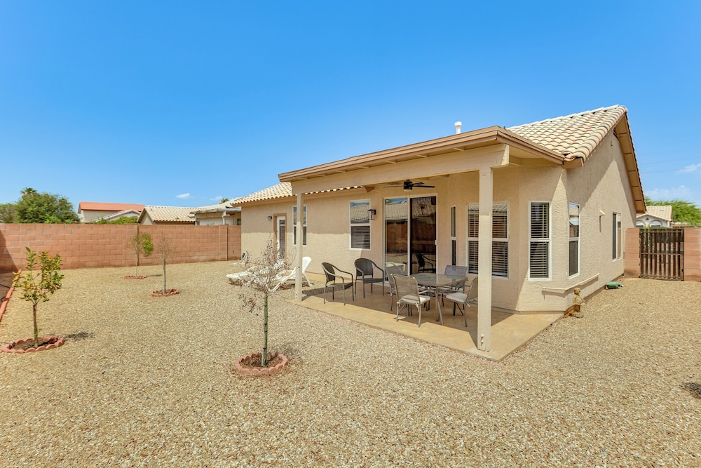 Peoria Home W/ Fenced-in Yard & Patio! - Glendale, AZ