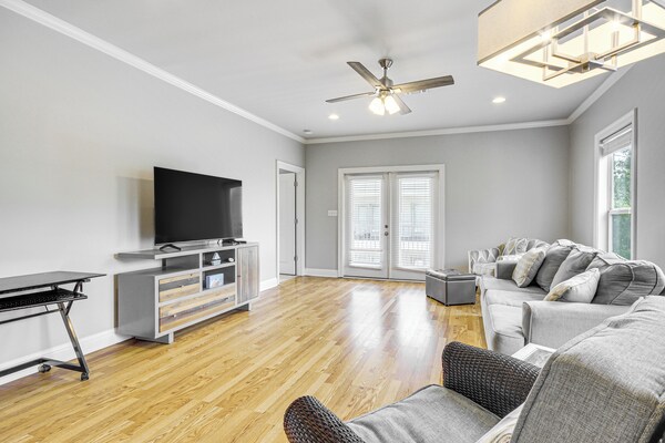 Biloxi Condo W/ Community Pool ~ Half-mi To Beach! - Biloxi, MS