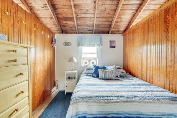 Rockport Cottage W/ Patio - Steps To Beach! - Massachusetts