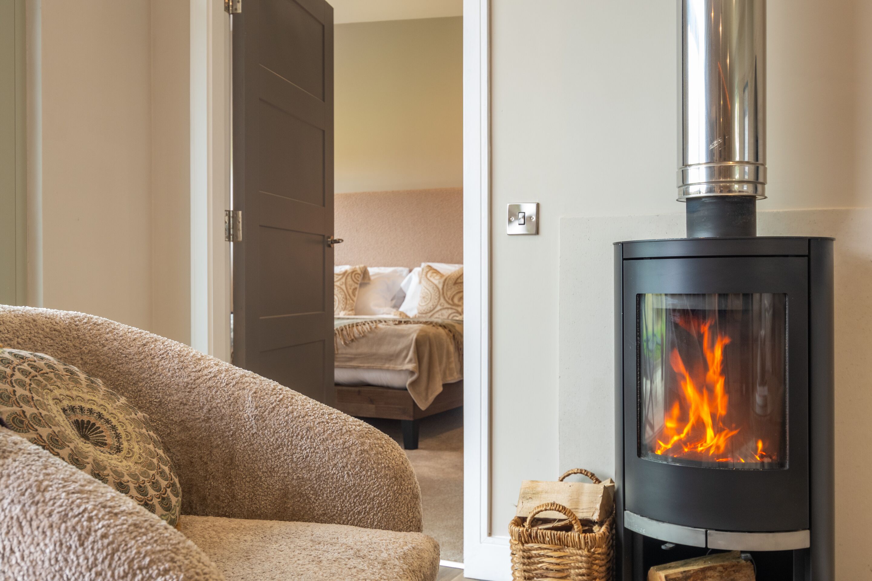 Luxury Lodge With Deck, Hot Tub, Mountain Views - Aberfoyle