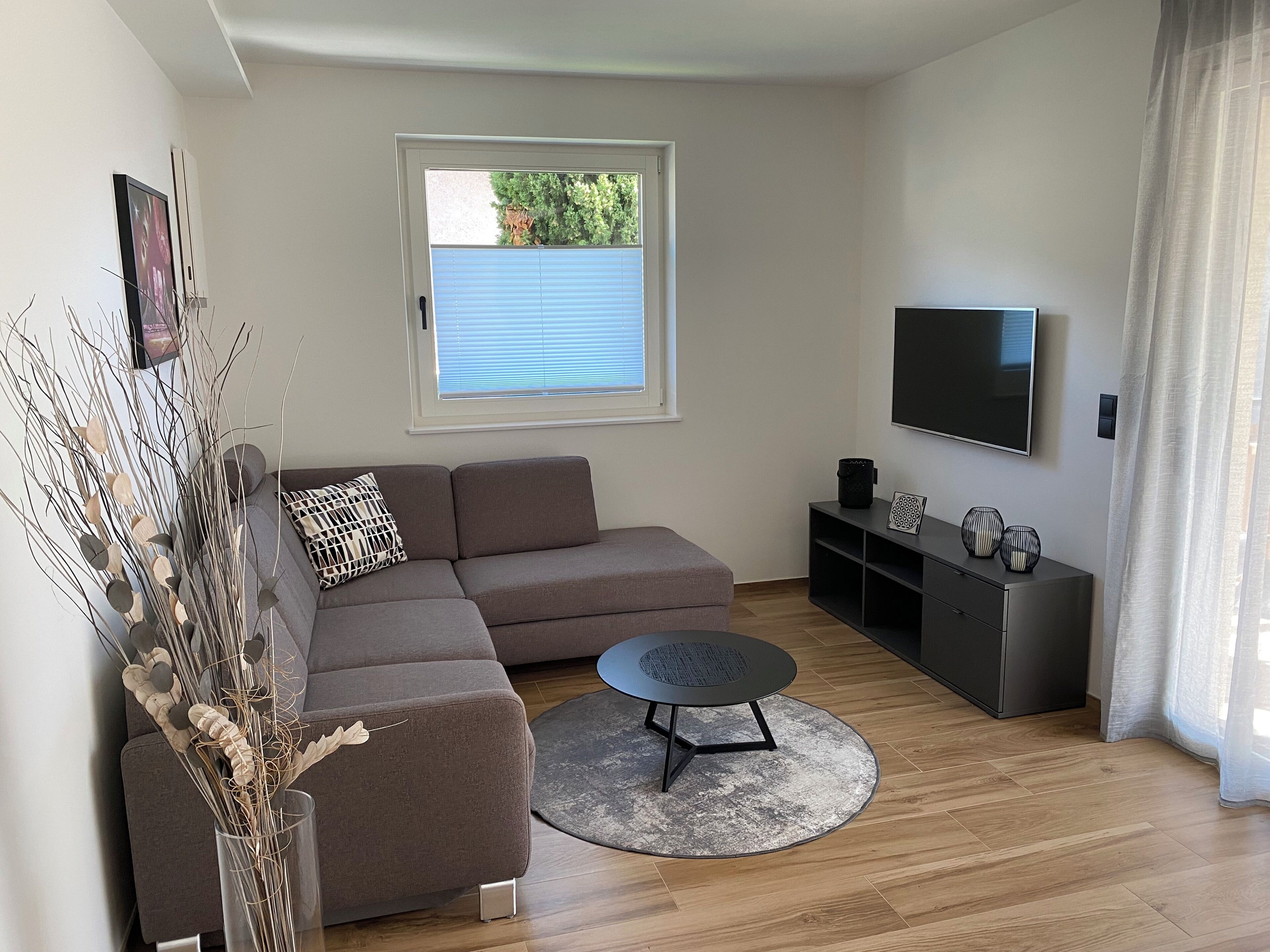 Modern Apartment With Large Balcony. Near City Center. - Tirolo