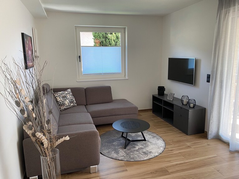 Modern Apartment With Large Balcony. Near City Center. - Tirolo