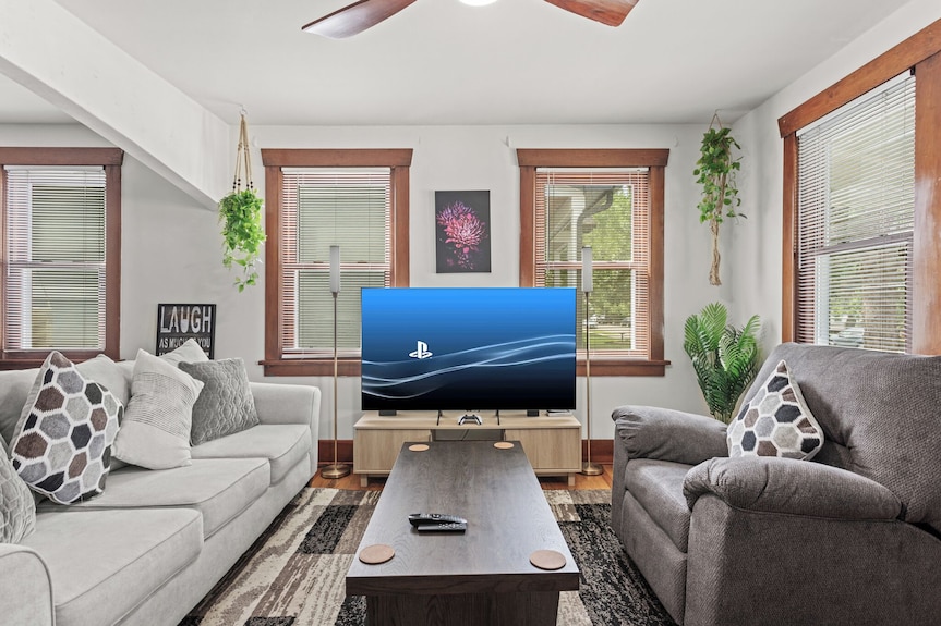 Cozy 3bd Craftsman House - Highlands Ranch, CO