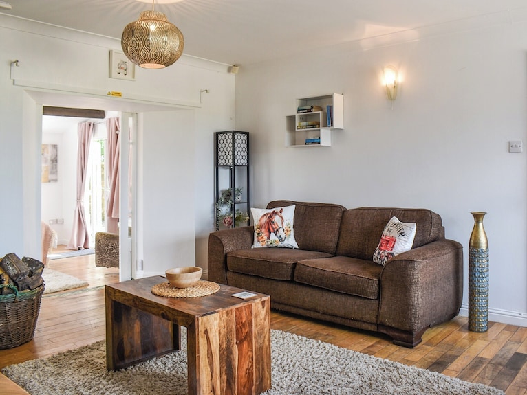 3 Bedroom Accommodation In Houghton Le Spring, Near Durham - 선더랜드