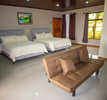 Quarto Familiar, 1 quarto | Lençóis de algodão egípcio, roupa de alta qualidade, edredões de penas 