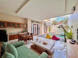 Oasis Two bedroom Villa | Sala | Smart TV 