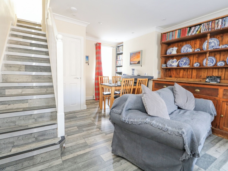 Home From Home, Pet Friendly, Country Holiday Cottage In Fortuneswell - Dorset