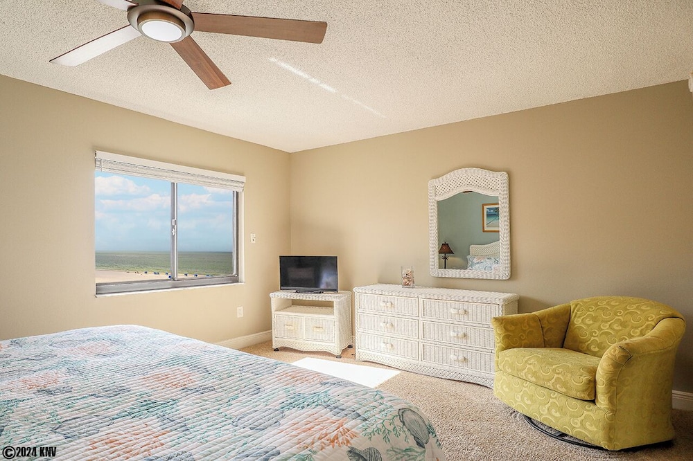 Sandarac Beachfront 2b/2b Vacation Condo W/ Gorgeous Gulf View, Resort Pool + Screened Lanai! - Fort Myers Beach, FL