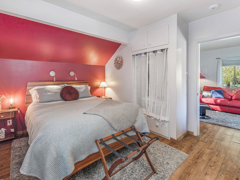 Newly Listed! Cozy Historic Cottage Near Town! - Orcas Island, WA