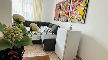 Apartamento | Sala de estar | TV 80 cm com canais a cabo, Netflix, serviços de streaming