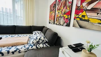 Apartamento | Sala de estar | TV 80 cm com canais a cabo, Netflix, serviços de streaming